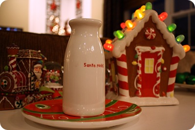 Candy cane Christmas kitchen | Thrifty Decor Chick | Thrifty DIY, Decor ...